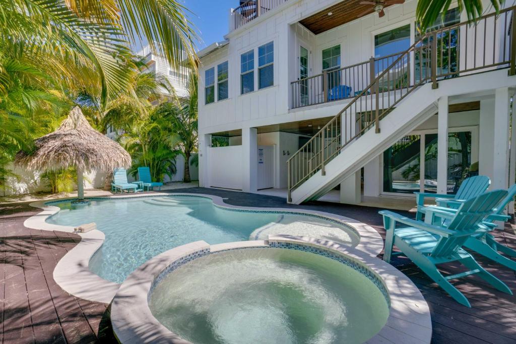 Golf Cart included, private home and only steps to the beach, Holmes ...