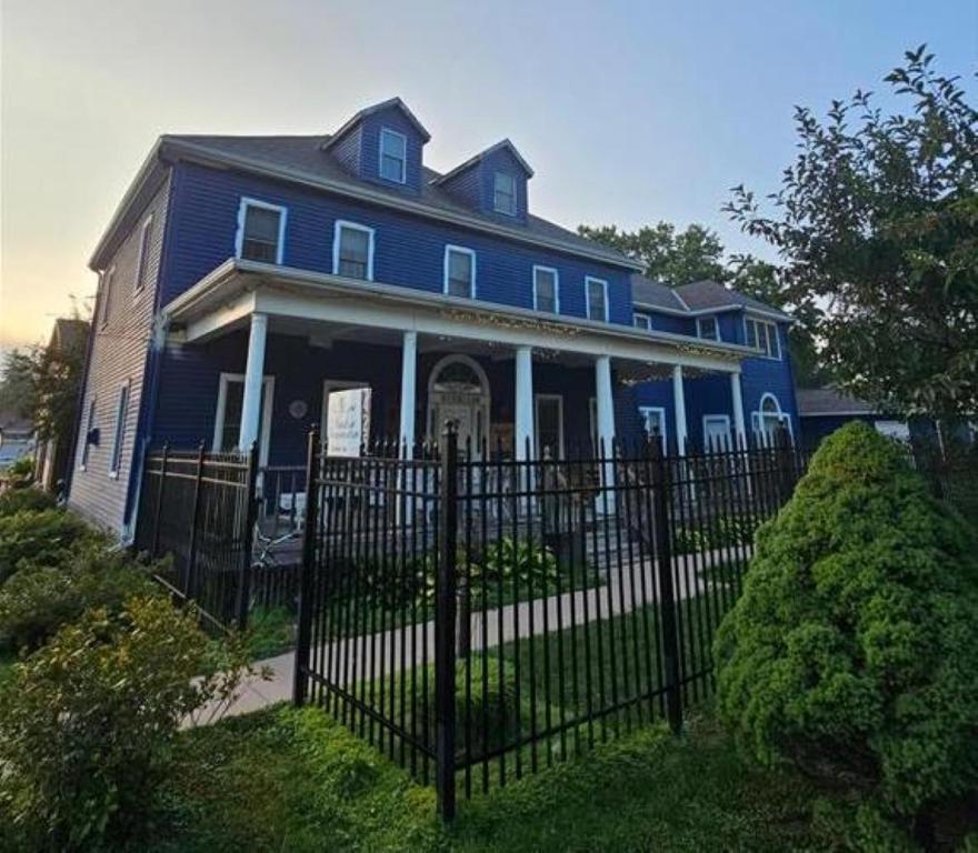 The Wen Inn - Sunlit Room with Hillside Views (USA Peterson) - Booking.com