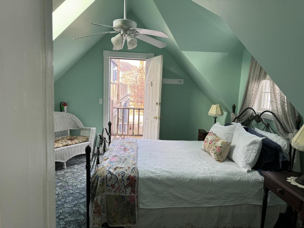 The Wen Inn - Private Getaway in Historic Hotel, Peterson (updated ...