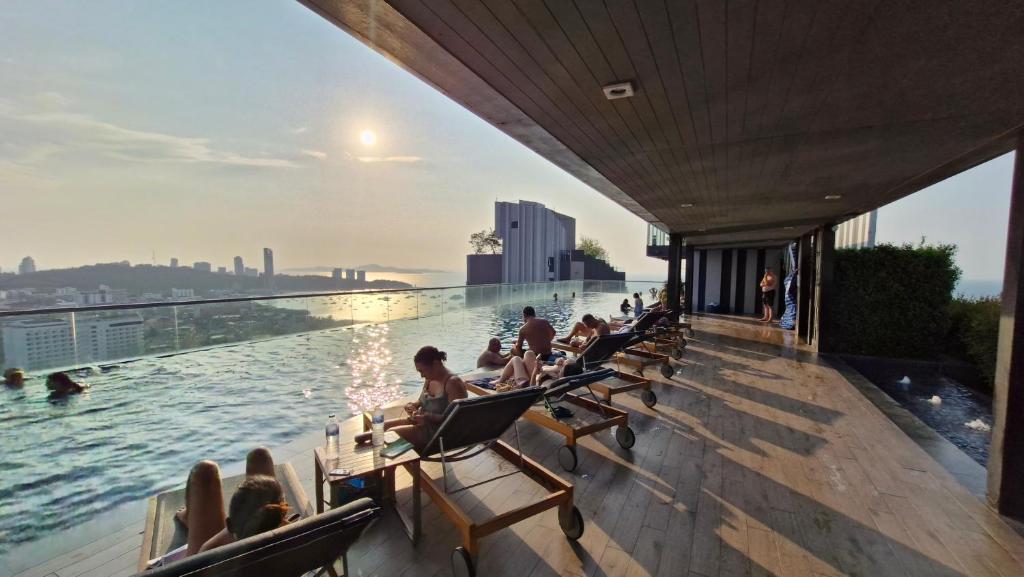 The base central pattaya by Garfield, Pattaya central (precios ...