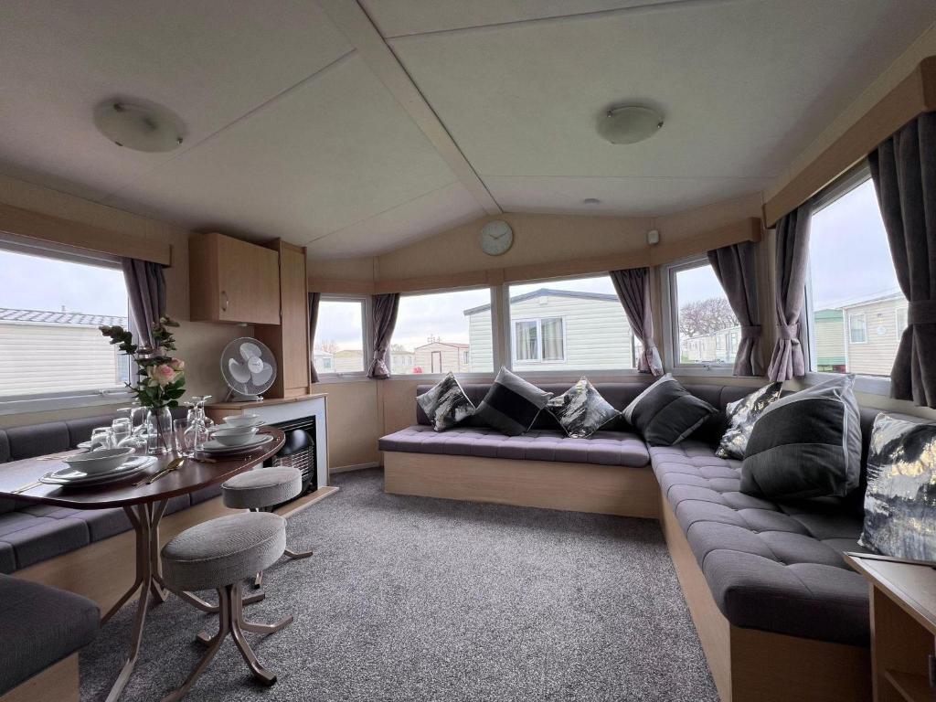 Great Caravan At Valley Farm Holiday Park, Essex Ref 46583v, Great ...