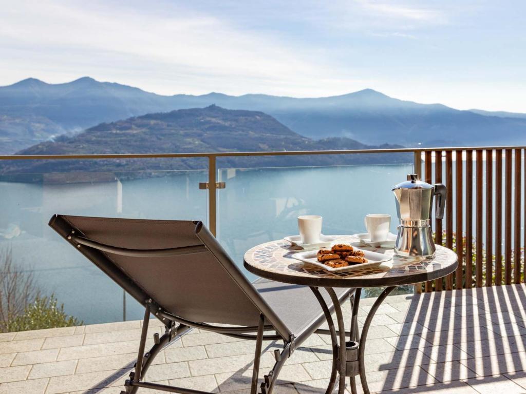 EnjoyIseoLake - Corinto - wonderful Lake front apartment, Parzanica ...