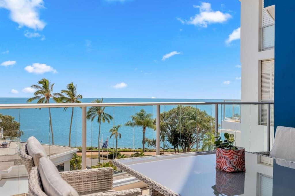 Stunning Water View Apartment - Pool, Gym, Parking, Urangan (updated ...