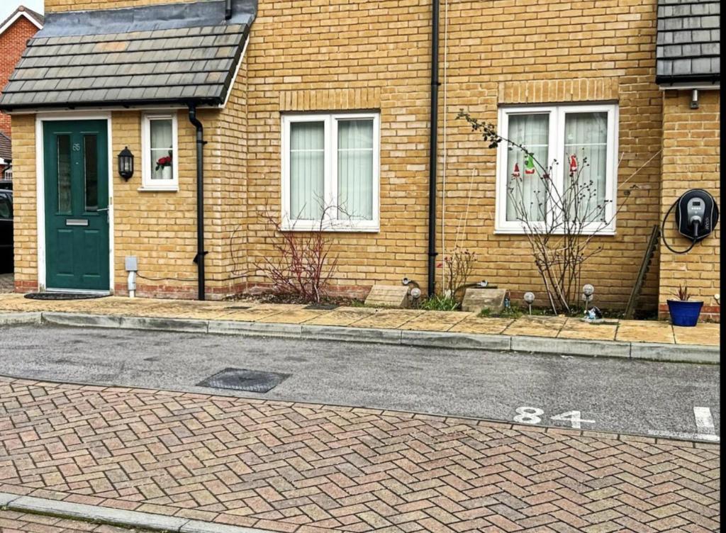 2 Bed End Terrace M4 M25 Heathrow Windsor & London, Colnbrook (updated ...