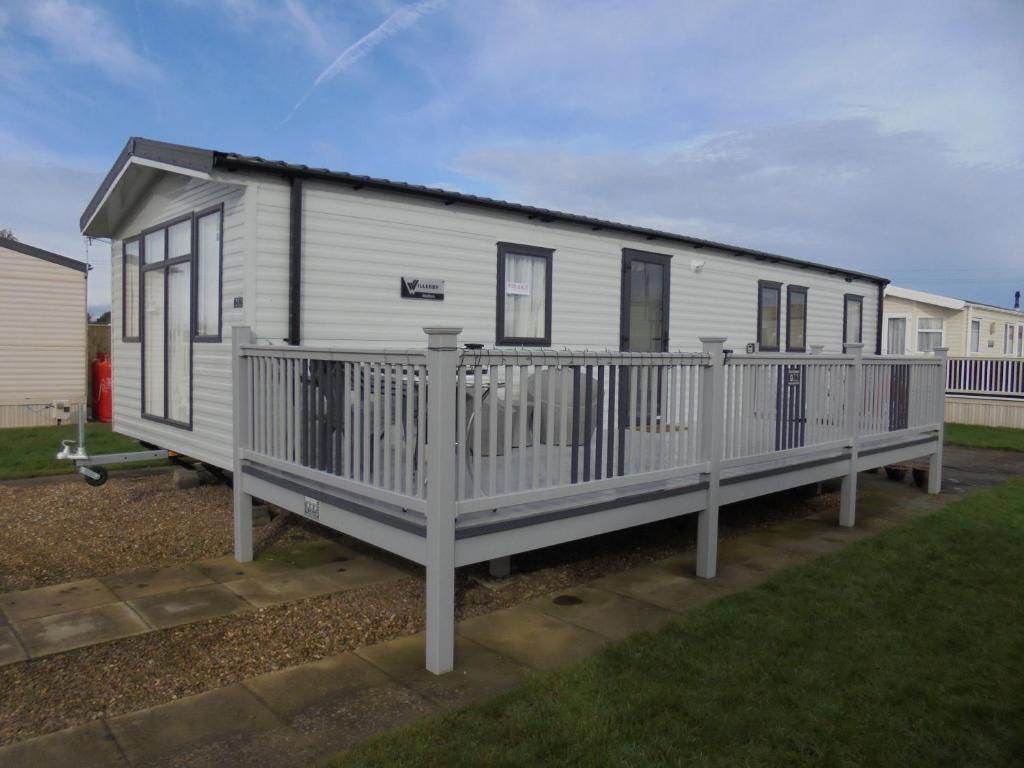 Kings: Malton:- 6 Berth, Central Heated, Enclosed Veranda, Chapel Saint ...