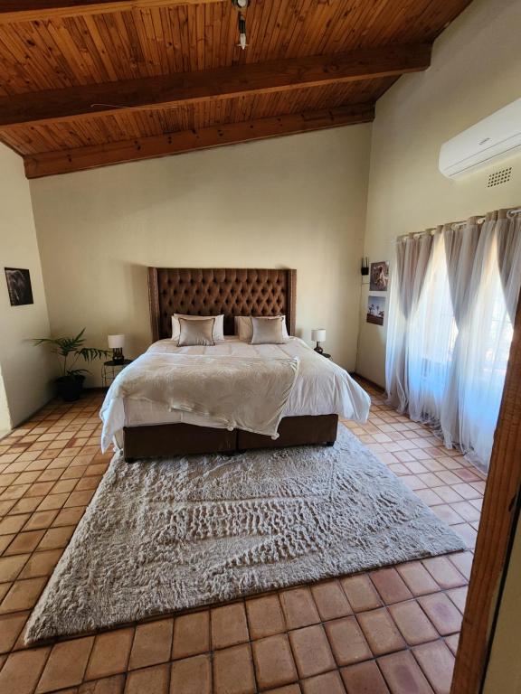 Mount Niconos, Mooinooi (updated prices 2025)