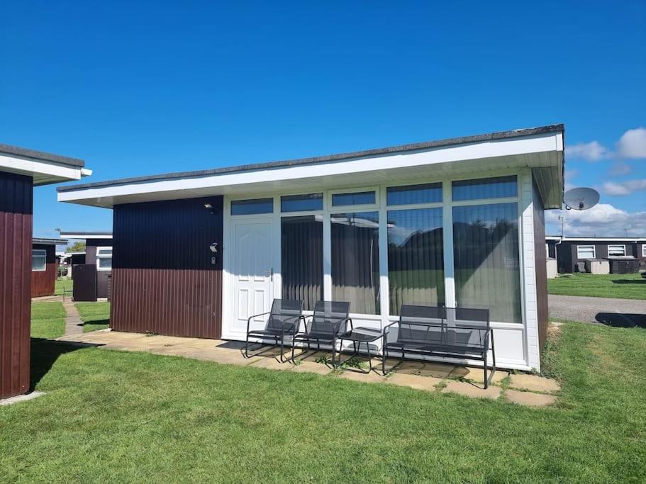 Selsey Country Club, 2 bedroom, 4 berth chalet, Selsey (precios ...