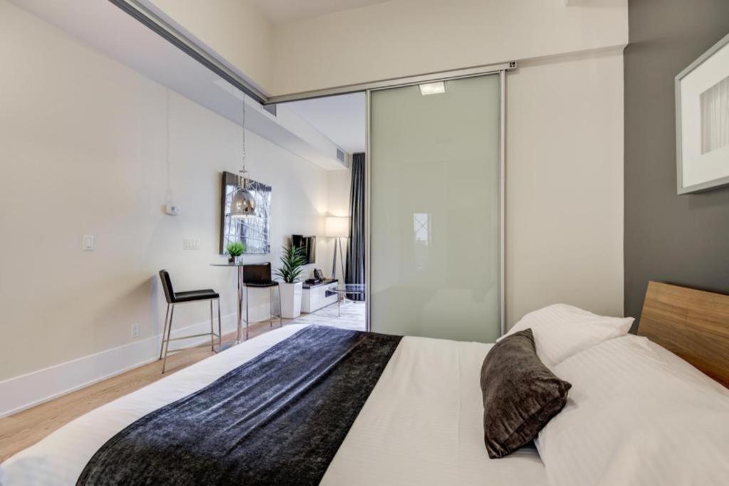 Metropolis Loft - CN Tower, Toronto (updated prices 2025)