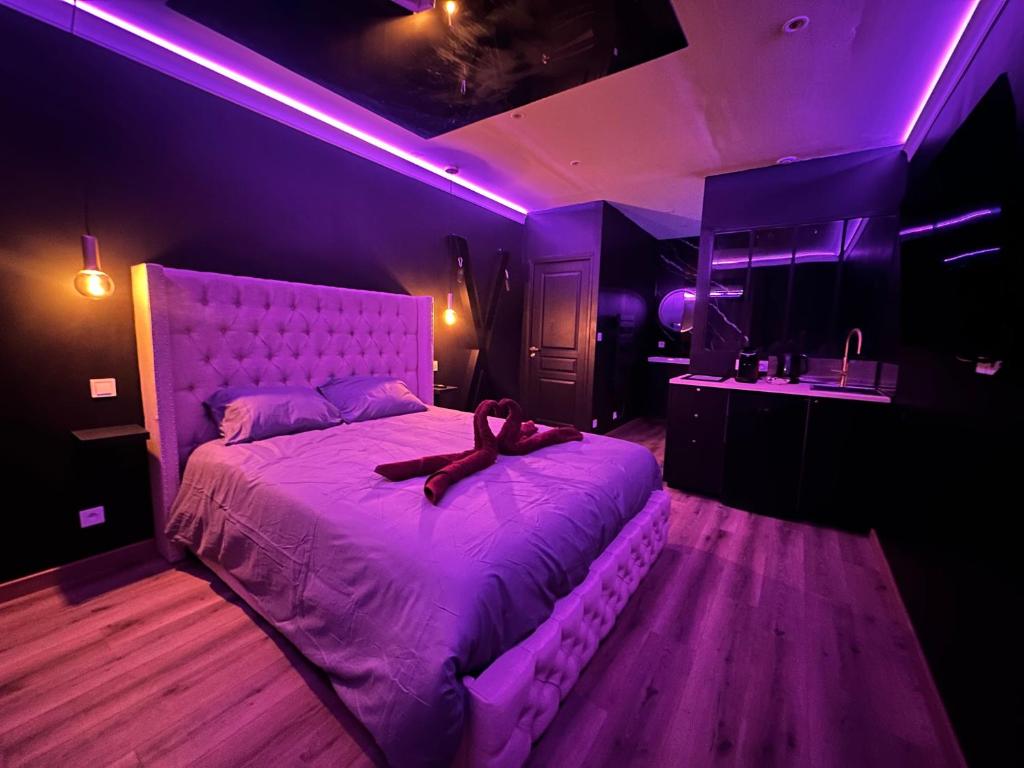 Dark Motel Room 1,400+ Dark Motel Stock Photos, Pictures