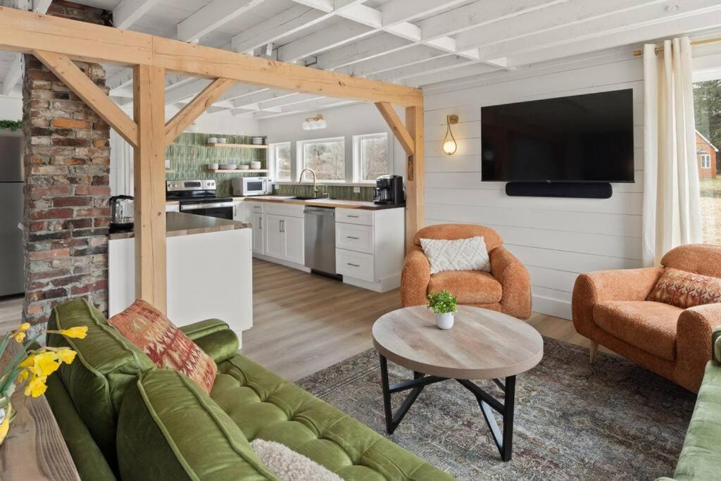 100% Renovated Stowe Village Farmhouse, Stowe (updated prices 2026)