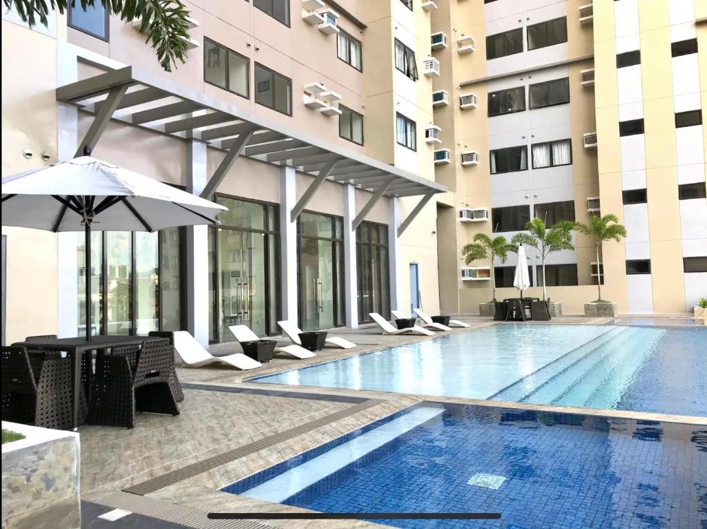 Persimmon Studio B, Carreta (updated prices 2025)