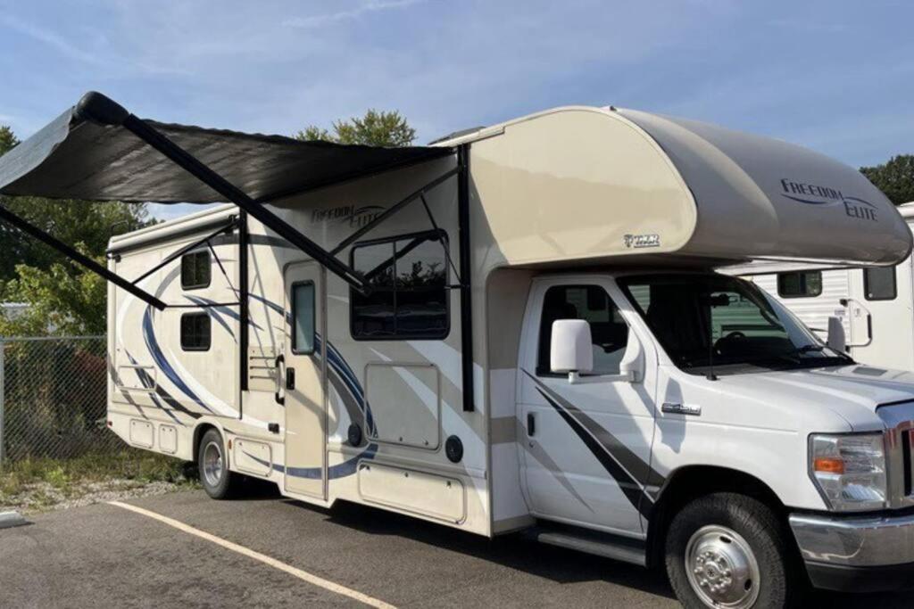 32 ft Motorhome Sleeps 10, Springfield (precios actualizados 2024)