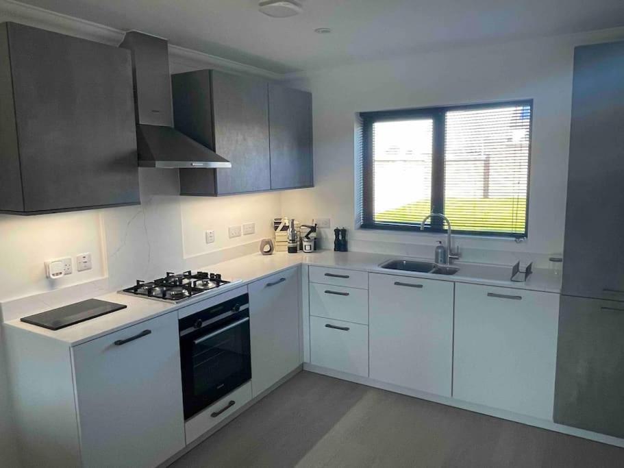 Modern 2 Bedroom House, Edinburgh., Millerhill (updated prices 2026)