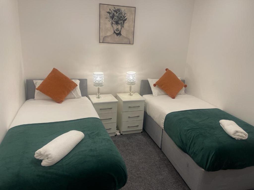 Warm Chiltern House, Luton (updated prices 2024)