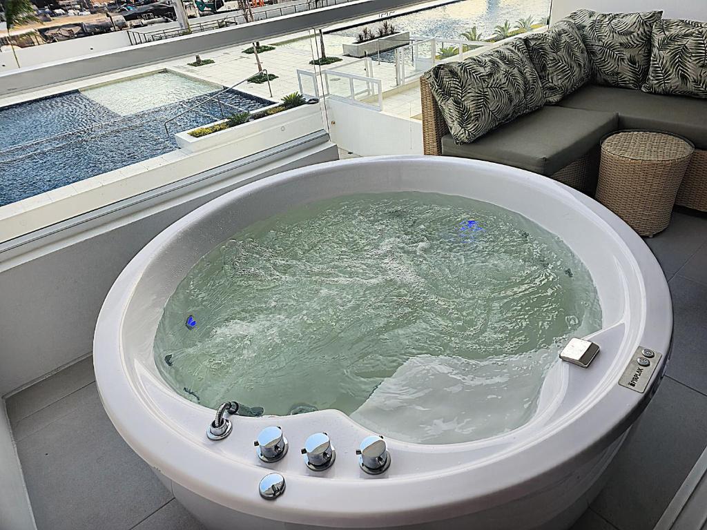 Apartasuite con jacuzzi en Santa Marta zona pozos Coloradoss, Santa ...