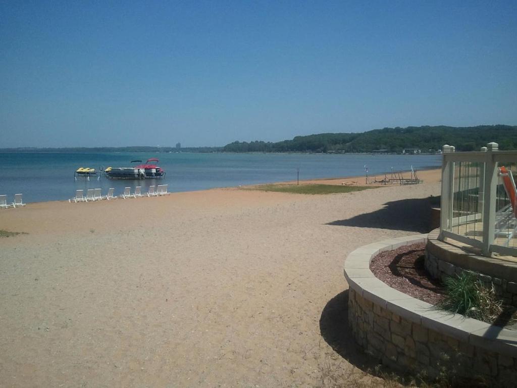 Spacious furnished suite at Peninsula Bay Resort, Traverse City ...