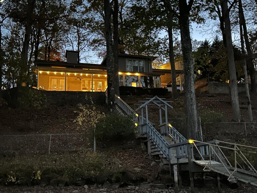 Beautiful Hot Springs Home on Lake Catherine with Boat Dock (USA ...