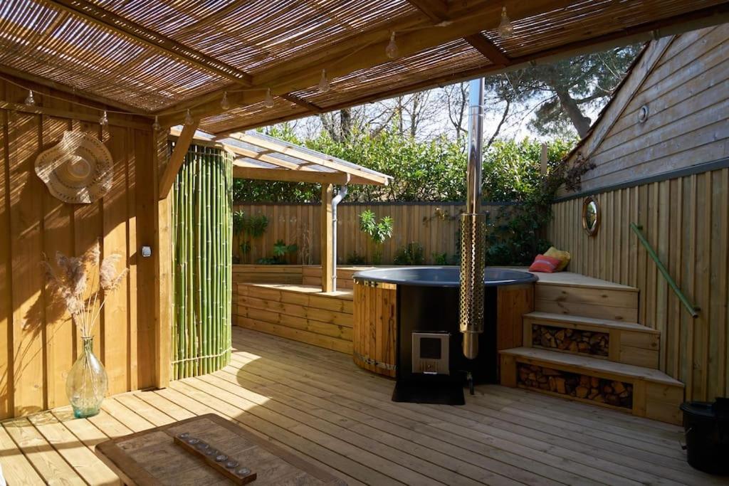 L'îlot du 9 - Cabane & spa au bord du lac, Hourtin (updated prices 2025)