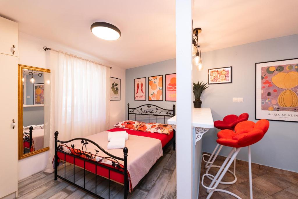 Studio apartment & room SPLIT-TWO DIFFERENT UNITS!, Split (updated ...