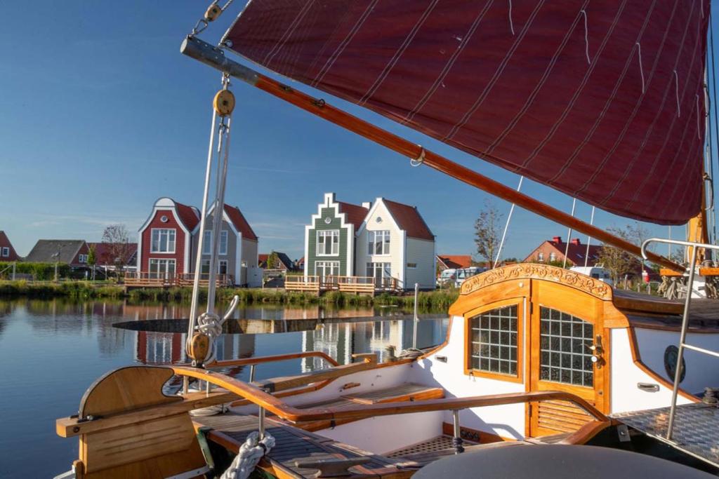 Plattbodenschiff PANDION, Neuharlingersiel (updated prices 2025)