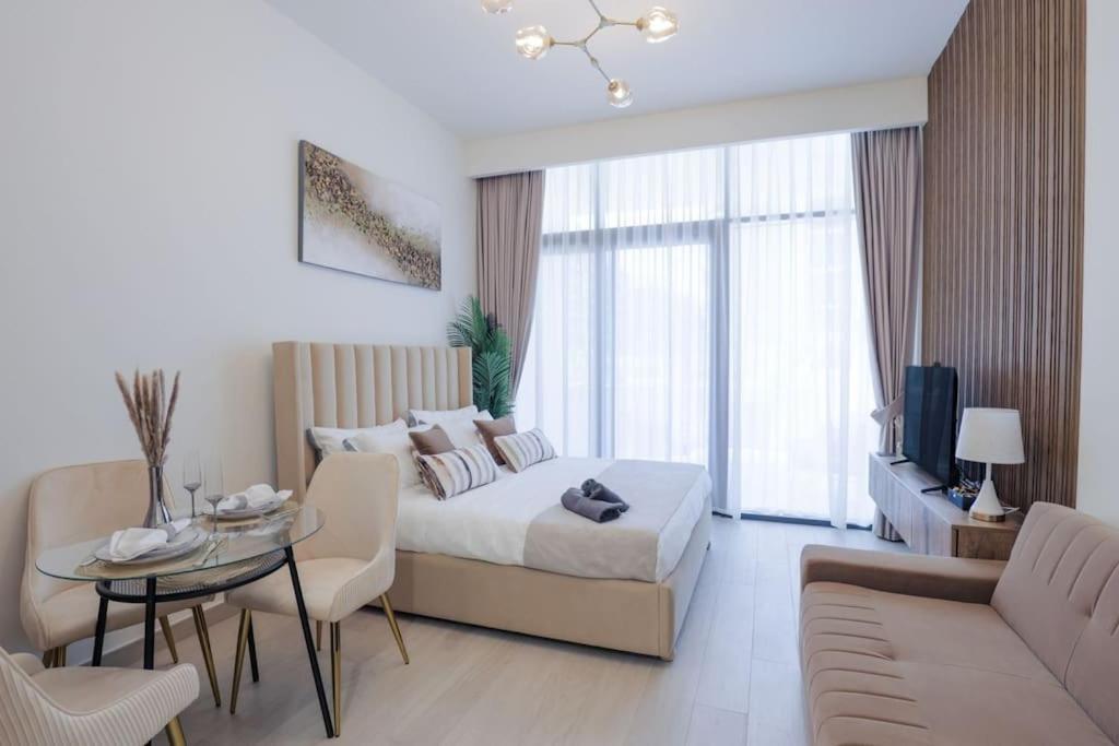 Modern Studio in Azizi Riviera, Dubái (precios actualizados 2025)