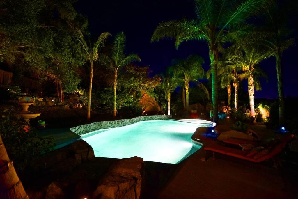 The Malibu Retreat Private Compound w/ Salt Water Pool + Views, Malibu ...