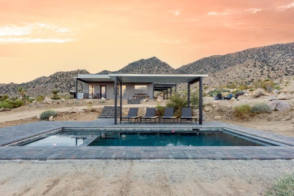 Joshua Tree l Sunset Heights l Pool-Spa Above Park, Joshua Tree ...