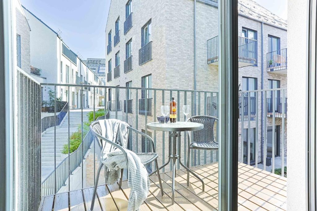 cohost I Sunny, Bright & New Apt w-Balcony @ Renesanso, Vilna (precios actualizados 2025)