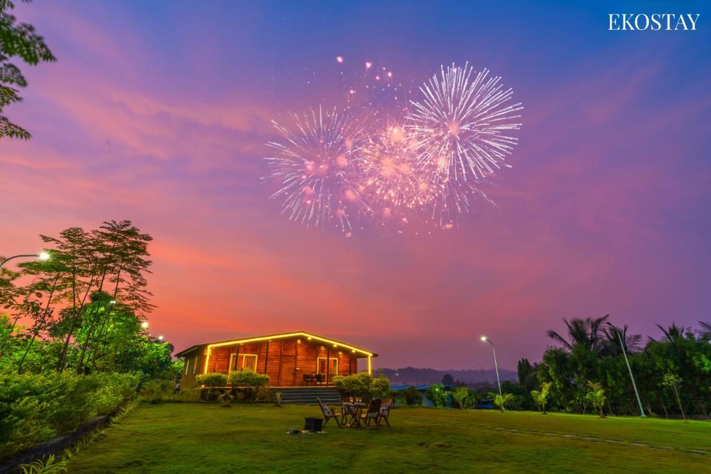 EKOSTAY Luxe - Woodstock Villa I 2 Acre Property I Cricket Turf I Party Friendly, Karjat ...