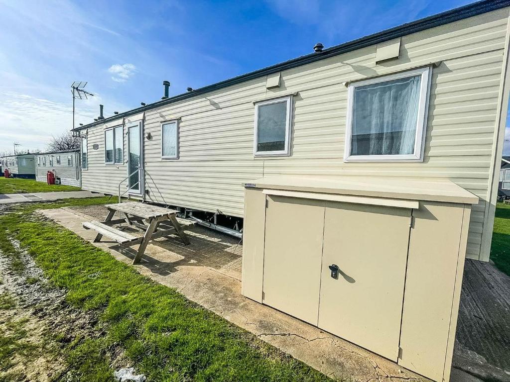 Great 8 Berth Caravan With Wifi At Dovercourt Holiday Park In Essex Ref ...