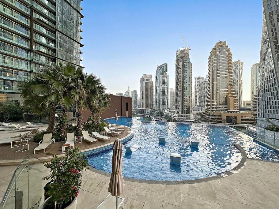 FIRST CLASS 1BR with Marina Infinity Views, Dubai (prezzi aggiornati ...
