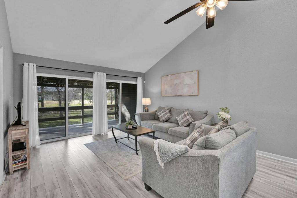 April Point Dr. N, Montgomery (updated prices 2025)