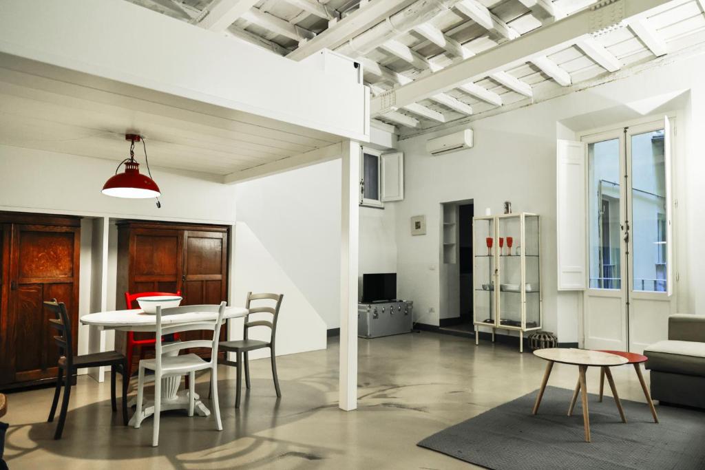 Stylish Roman Loft in Monti area, near Colosseum, Rome (updated prices ...