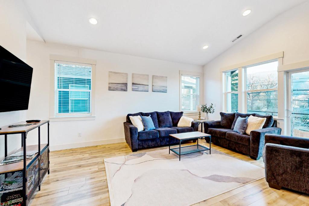 The PNW Adventure Townhome, Stevenson (updated prices 2025)