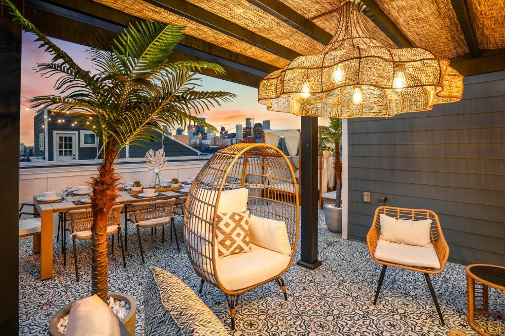 The Green Haus: Luxxe Cabana Rooftop Retreat, Houston (updated prices 2026)