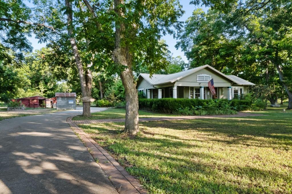 3 Houses 30 guests Country 14 acre Pecan Orchard, Maxwell (updated ...