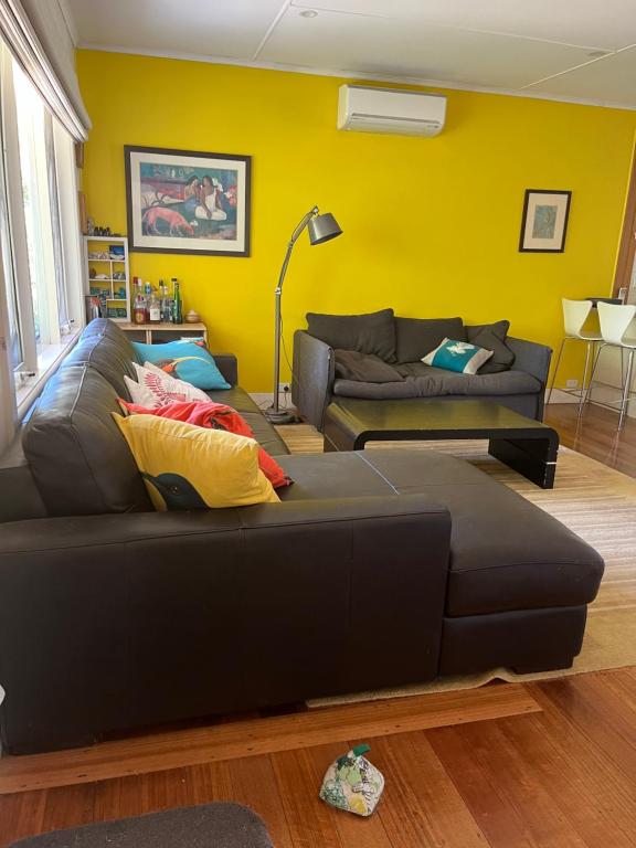 Mcrae retro beach house !, McCrae (updated prices 2026)