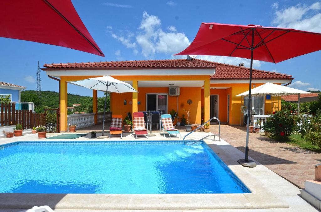 Villa Sunflower pool, Šorići (updated prices 2025)