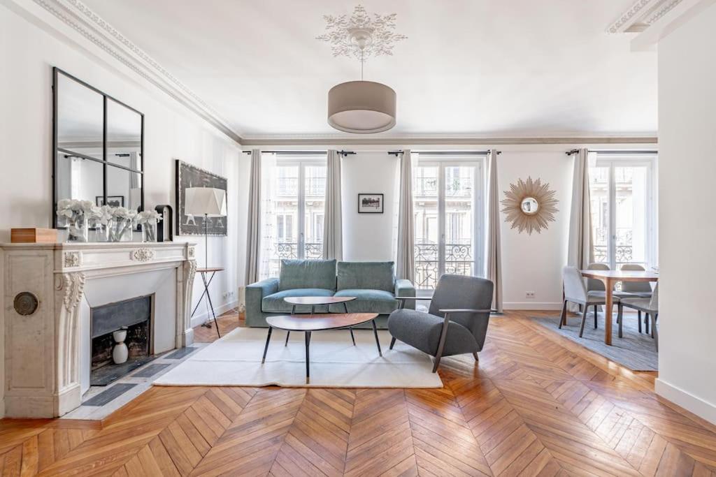 Champs Elysées Stylish Flat 2BR 6PPL, Paris (updated prices 2026)