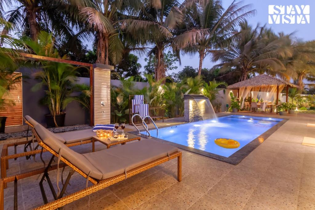 StayVista's The Isabella House - Hill-View Villa with Outdoor Pool ...
