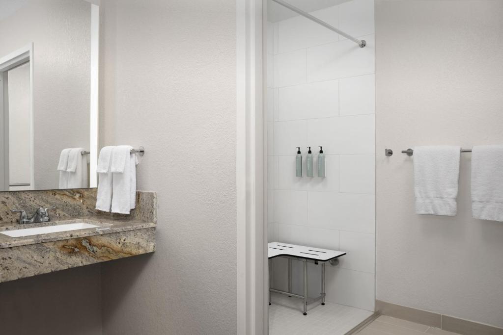 Courtyard by Marriott Orlando East/UCF Area, Orlando (updated prices 2025)