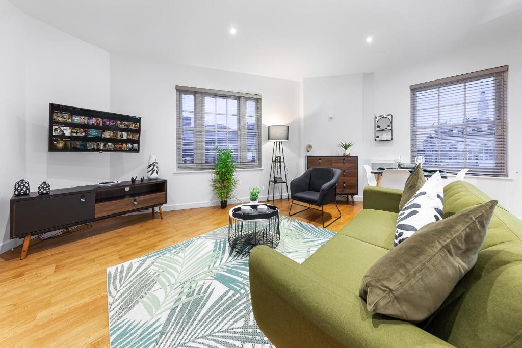 1-Bedroom Studio Apartment at Staines TW18 London, Staines (updated ...