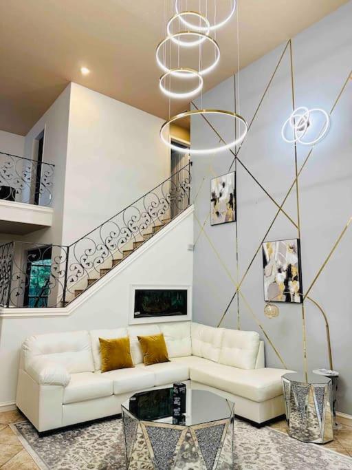 Luxury/Amazing Woodlands/Spring Oasis, Spring (updated prices 2025)