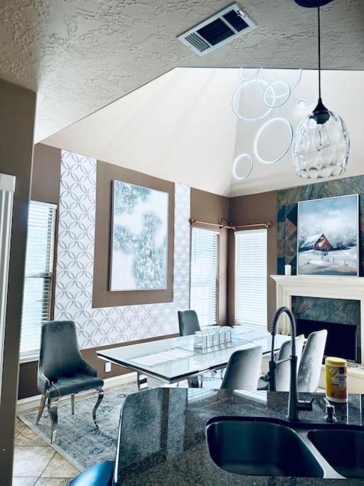 Luxury/Amazing Woodlands/Spring Oasis, Spring (updated prices 2025)