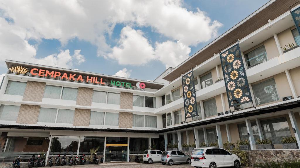 Neo Cempaka Hill Hotel Jember, Джембер (актуальные цены 2024 года)