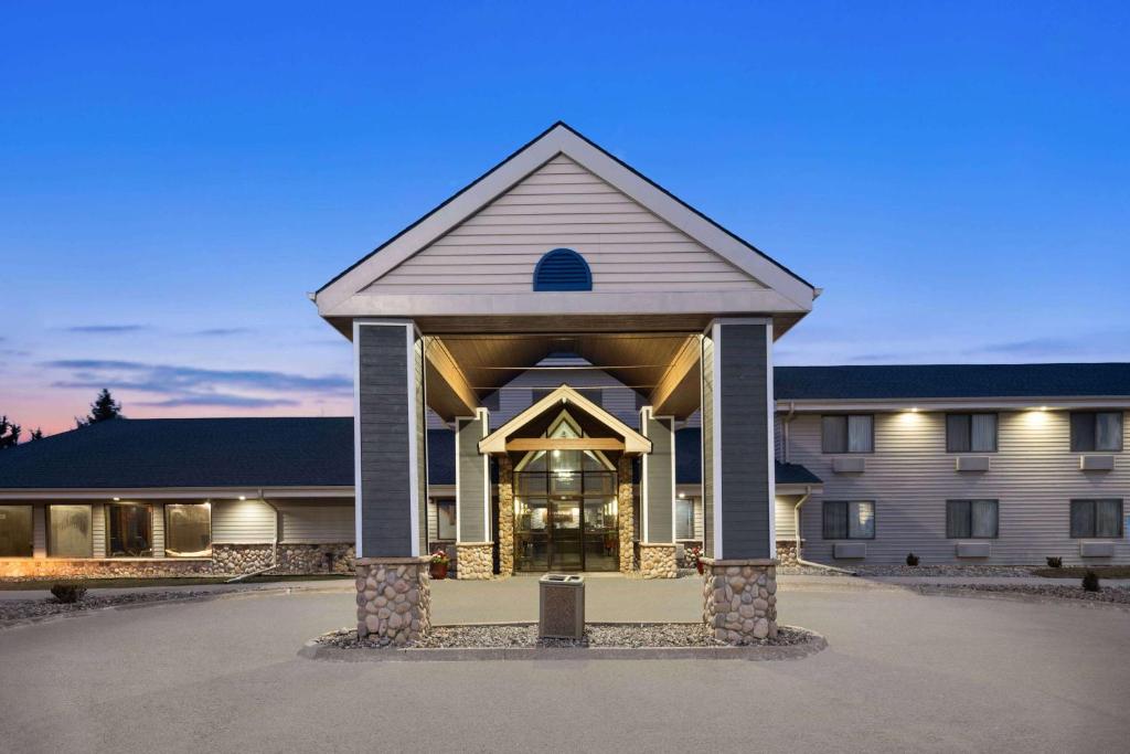 AmericInn by Wyndham Stuart, Stuart (updated prices 2026)