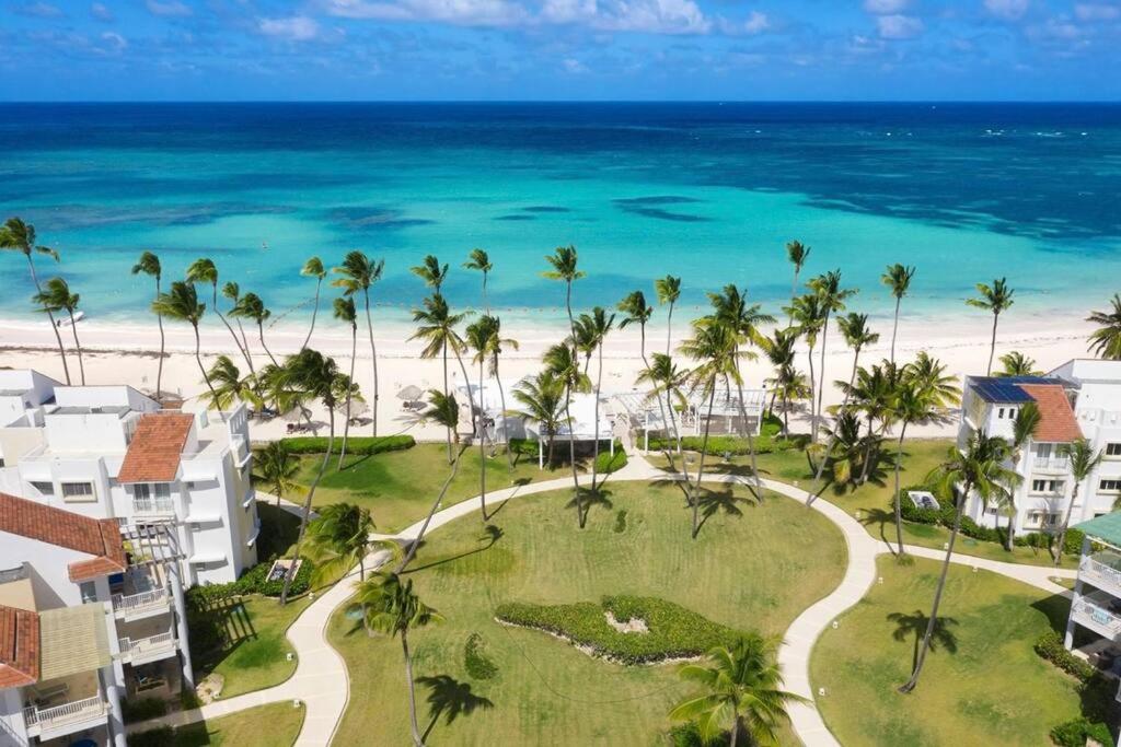 beautiful beachfront complex with 2 pools, free wifi, free beach chairs ...