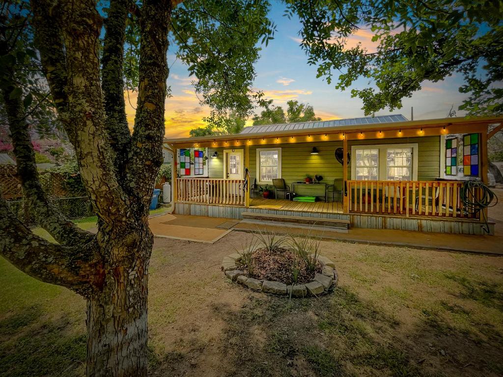 Cherry Street Star, Bandera (updated prices 2026)