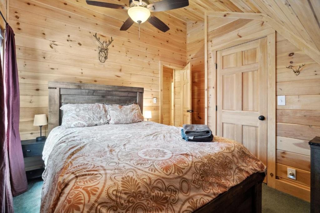 The Log Castle Hot Tub Minutes to Mountains, Killington (updated prices ...