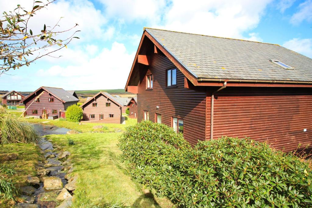 Holiday lodge, on-site watersports, Retallack Resort, Saint Columb ...